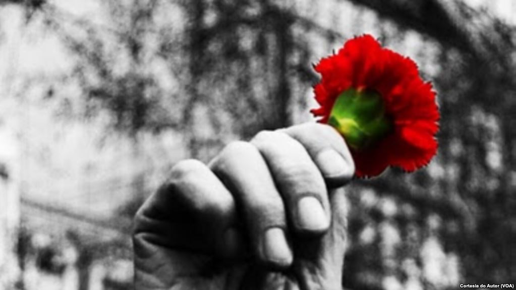 La Revolución de los Claveles en 1974. El fin de la dictadura salazarista en Portugal - Todo Por ...