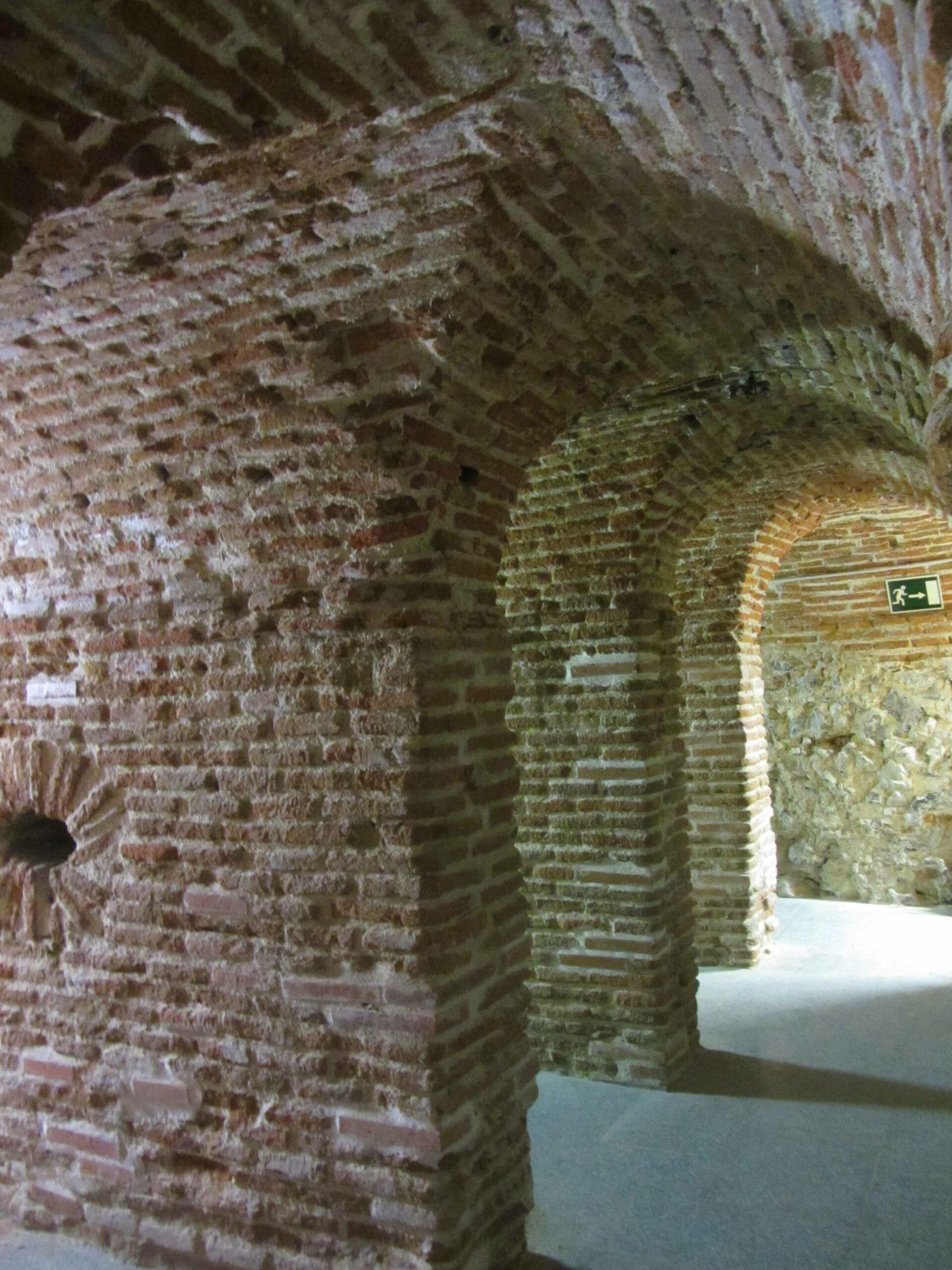 Entre muros, barrotes y grilletes. Historia de las cárceles en la villa ...